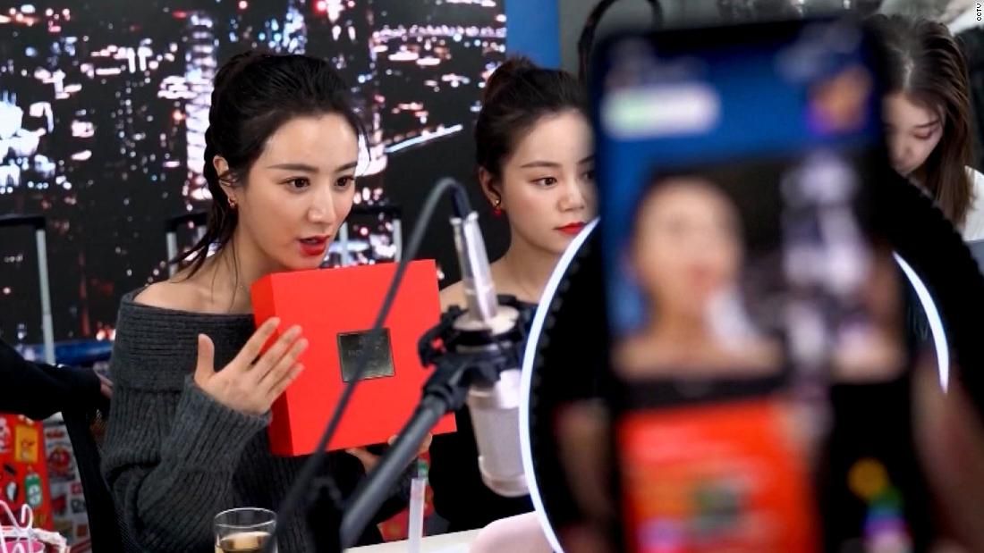 ប្រវត្តិរាជនីអនឡាញ! ធ្លាប់Live កើបលុយ៤២០លាន$/ថ្ងៃ តែគេពិន័យ២១០លាន$ ព្រោះបញ្ហានេះ