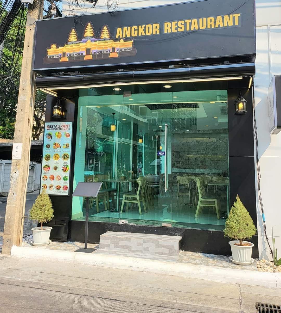 ពូកែណាស់! ត្រឹម១ឆ្នាំសោះ កូនខ្មែរ១រូប អាចបើកភោជនីដ្ឋានខ្មែររហូតដល់ ...
