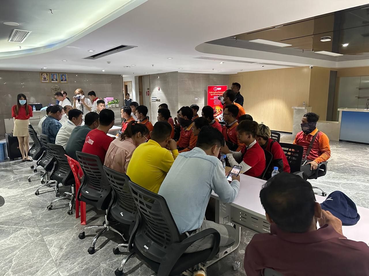 ក្រុមហ៊ុន WOWNOW ធ្វើការស្រាយបំភ្លឺស្តីពីការតវ៉ារបស់បុគ្គលិកដឹកជញ្ជូនអាហារ