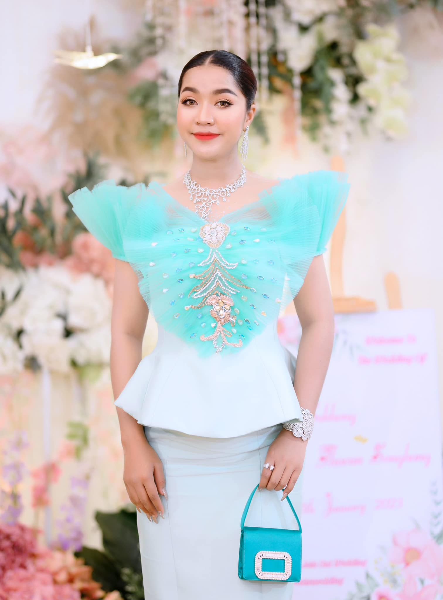 ឡាយដំបូង អ្នកមើល៥នាក់! ម្ចាស់ហាង Pich Pich Shop បង្ហើបគន្លឹះ៤ ...