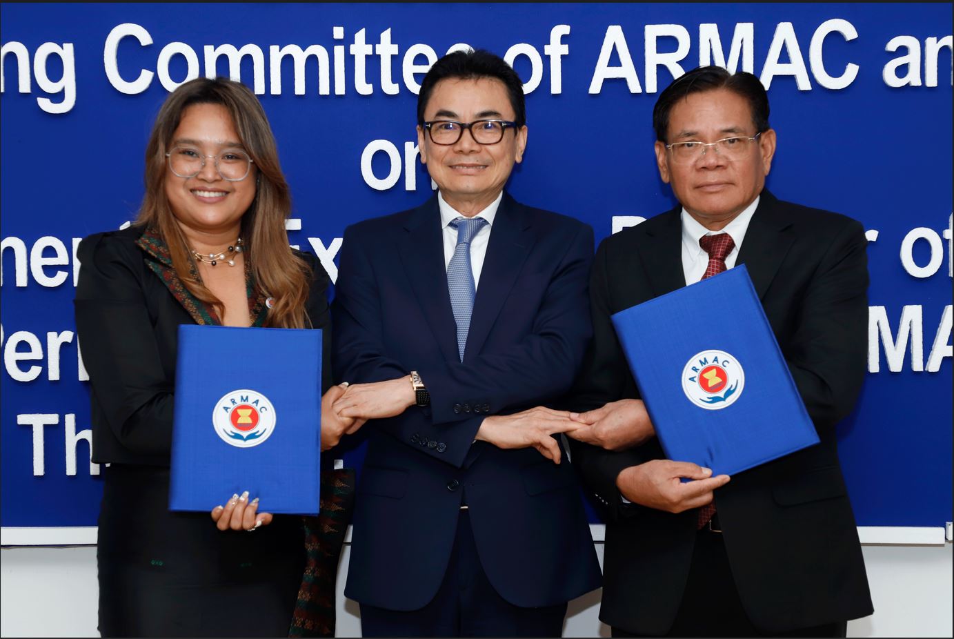 លោកស្រី ប៊ុត រតនា ...