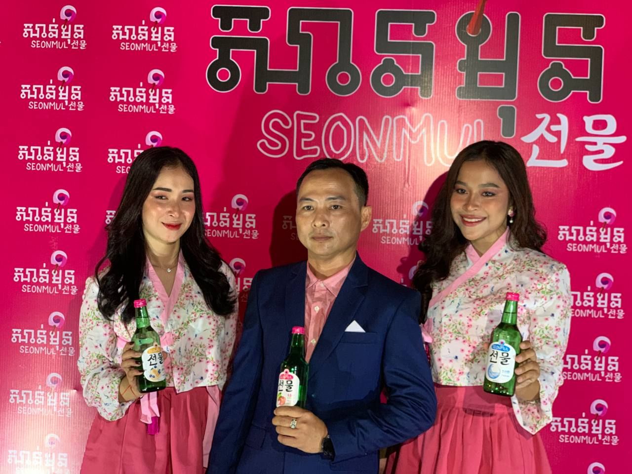 Seonmul Soju ស្រាកូរ៉េថ្មី បានបើកសម្ភោធលក់ជាផ្លូវការហើយនៅក្នុងប្រទេសកម្ពុជា