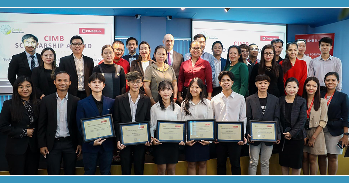 ធនាគារ CIMB និងវិទ្យាស្ថានខេមអេដ ប្រគល់អាហារូបករណ៍ ដល់និស្សិតកម្ពុជា ...