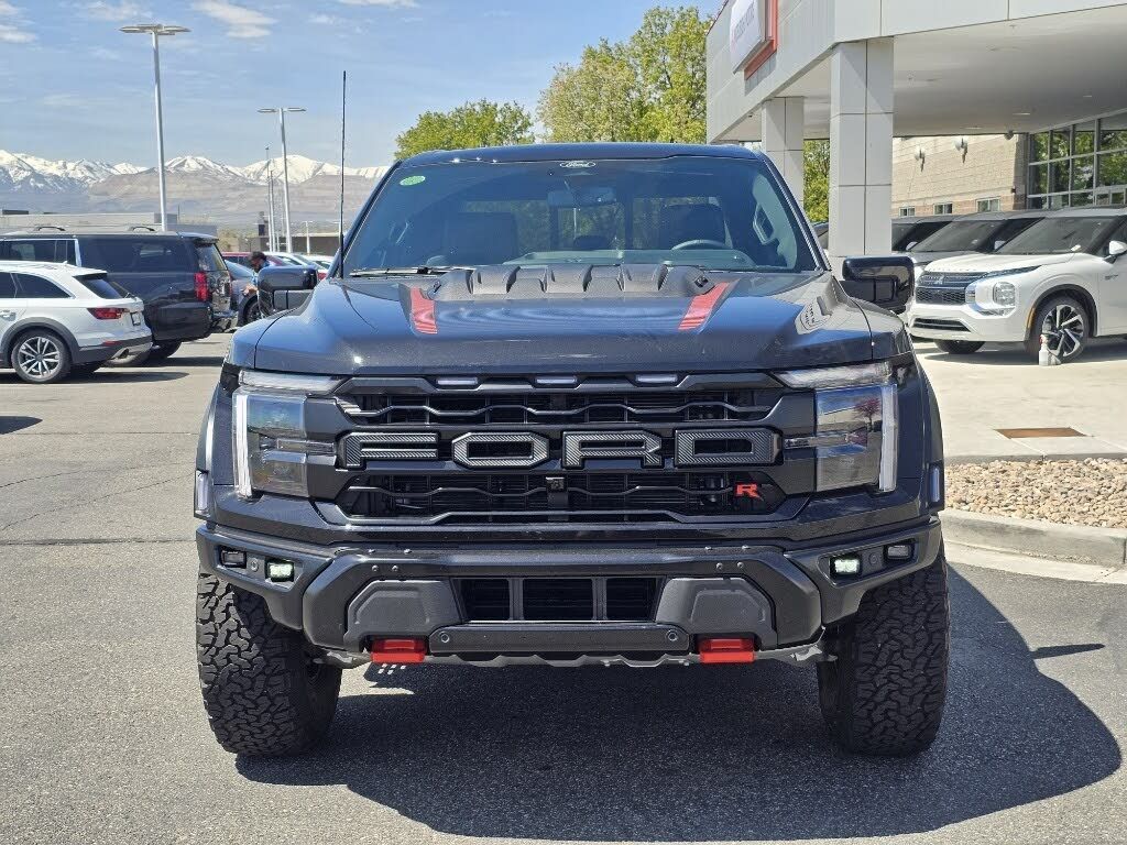 តម្លៃសមមាឌ! តស់មកដឹងតម្លៃរថយន្តខ្លាញ់គោ Ford Raptor ឆ្នាំ២០២៤ ១ម៉ូដែល ...