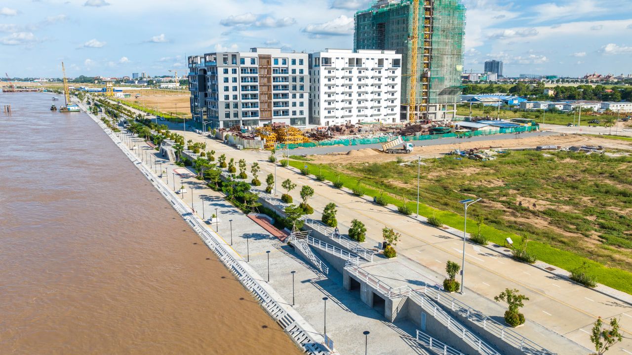 នរាផាកវ៉េ (Norea Parkway) នៃទីក្រុងនរា តារារះនាទិសបូព៌នៃទីក្រុងភ្នំពេញ