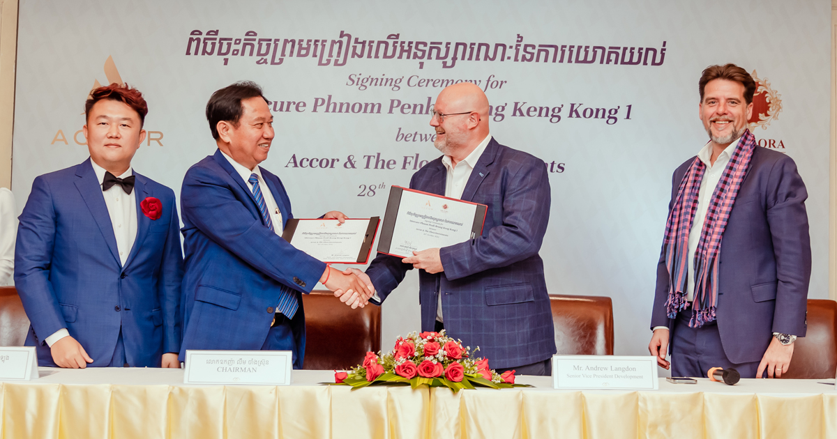 ពិធីចុះអនុស្សរណៈយោគយល់គ្នារវាង ក្រុមហ៊ុន ឌឹ ផ្លរ៉ា និងក្រុមហ៊ុន Accor ...