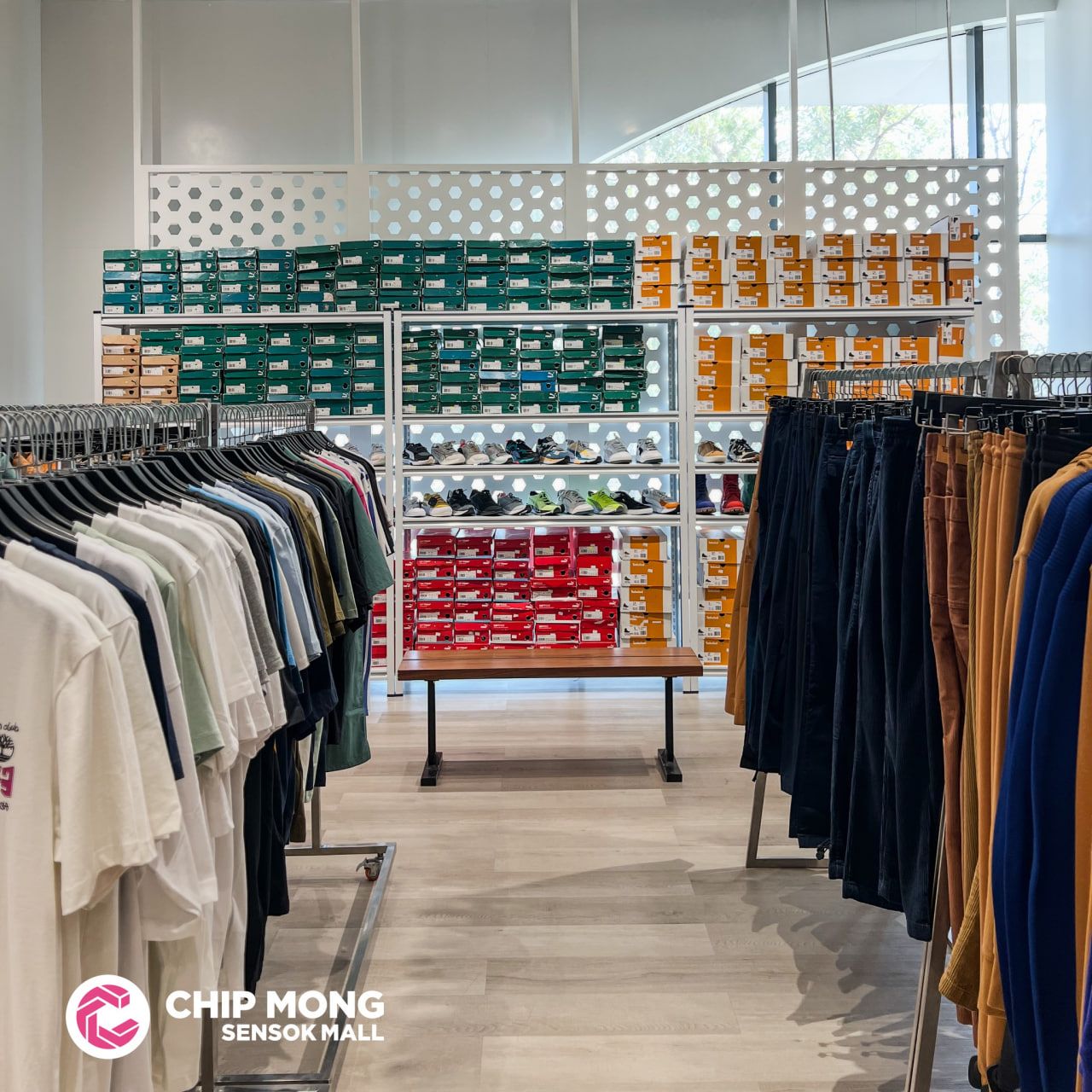 ហាង MOR Outlet Store ប្រកាសលក់បញ្ចុះតម្លៃ ៧០ ភាគរយលើប្រេនល្បីៗ ៤ ...