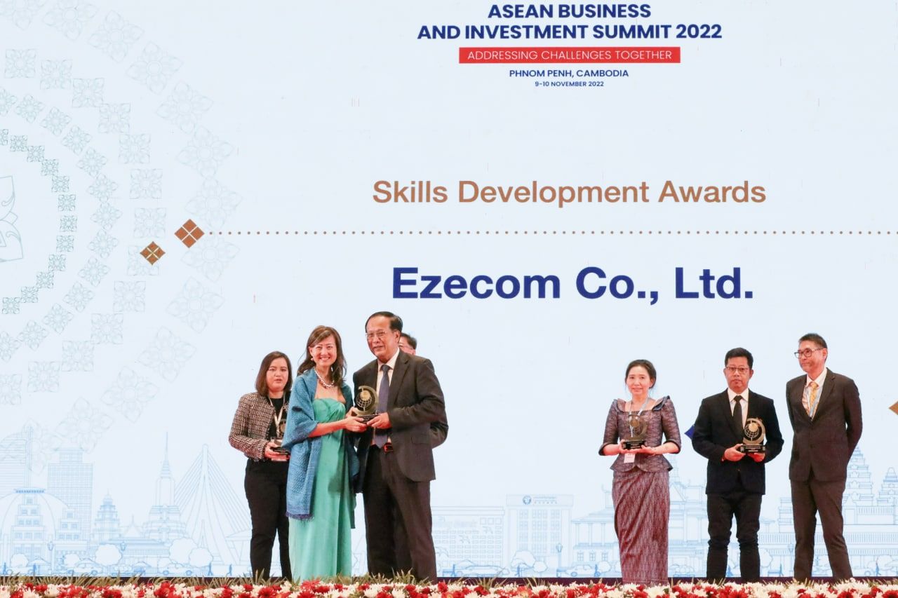 Ezecom ឈ្នះពានរង្វាន់ធុរកិច្ចនៅក្នុងតំបន់អាស៊ាន ...