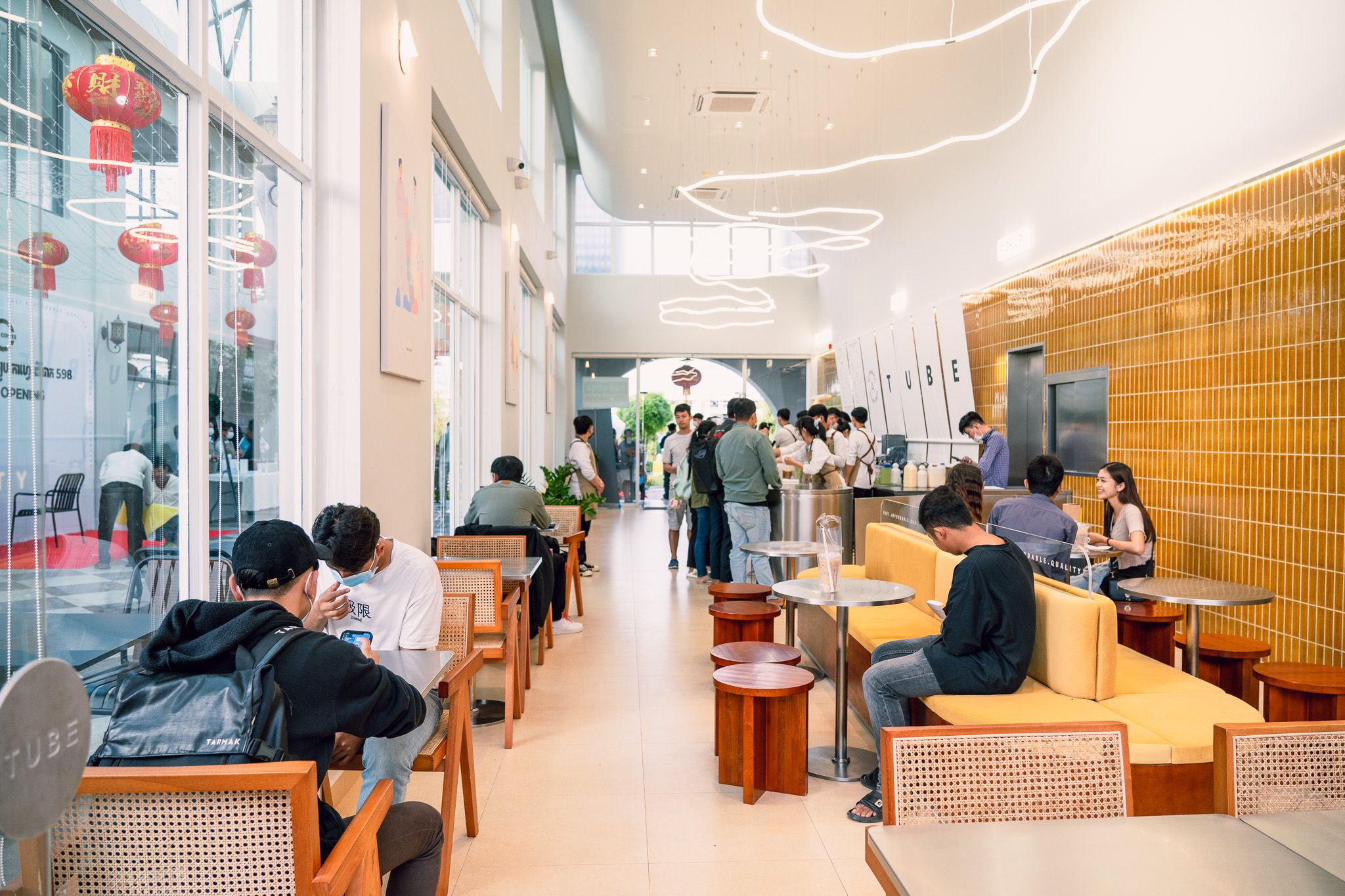 ភ្ញៀវចូលហើយចូលទៀត! Tube Coffee ប្រើក្បួនលក់៣នេះ អាចពង្រីកសាខាជាច្រើន ...