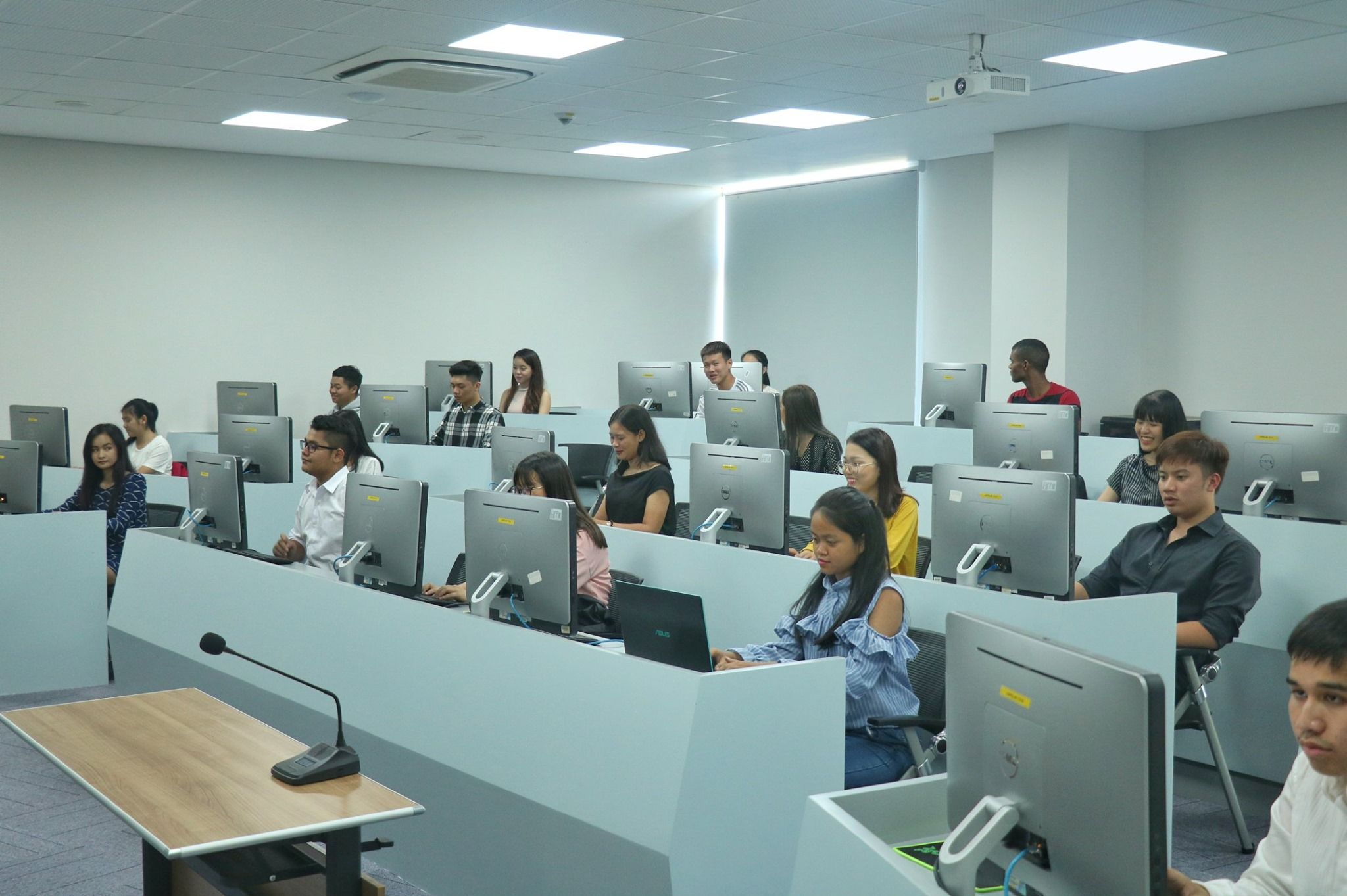 ឮឈ្មោះតែមិនស្គាល់ម្ចាស់! មកស្គាល់មេធំ ឈរពីក្រោយ AUPP ...