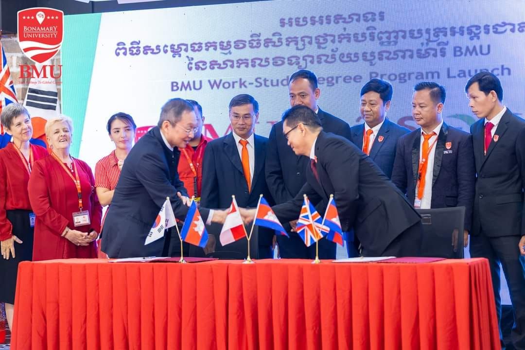 អបអរសាទរពិធី សម្ពោធកម្មវិធីសិក្សាថ្នាក់បរិញ្ញាបត្រអន្តរជាតិ WSD Work-Study Degree Program Launch ...